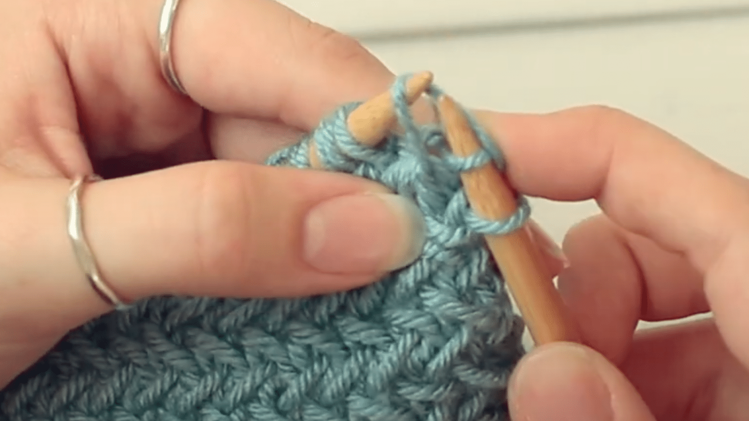 Step-by-Step Guide to Herringbone Stitch Knitting - Crafty Daisies