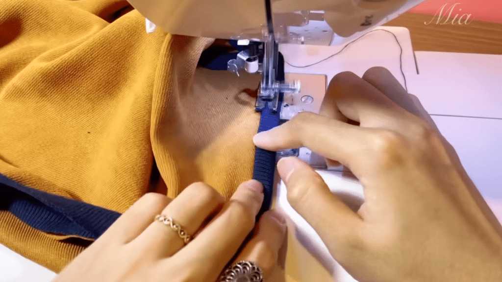 My Step-By-Step Guide to Sewing a Circle Cape - Crafty Daisies