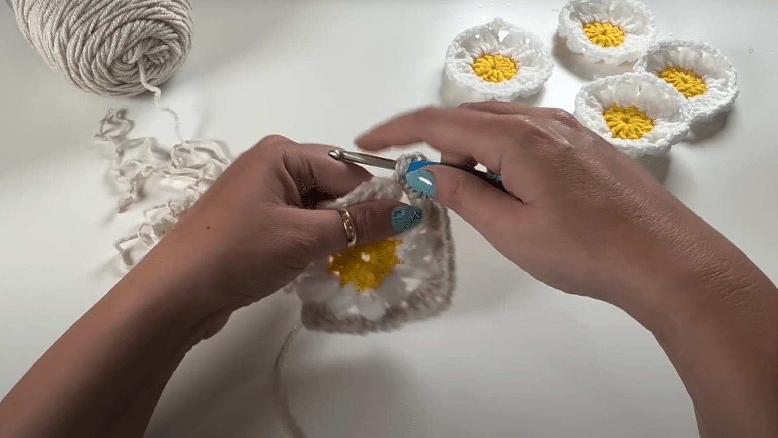 Free & Easy Crochet Flower Hat Pattern - Crafty Daisies