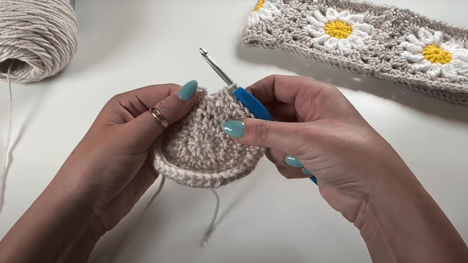 Free & Easy Crochet Flower Hat Pattern - Crafty Daisies